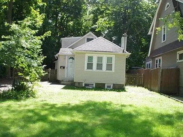 3 Br, 1 bath, Single Family 26 Courter Ave