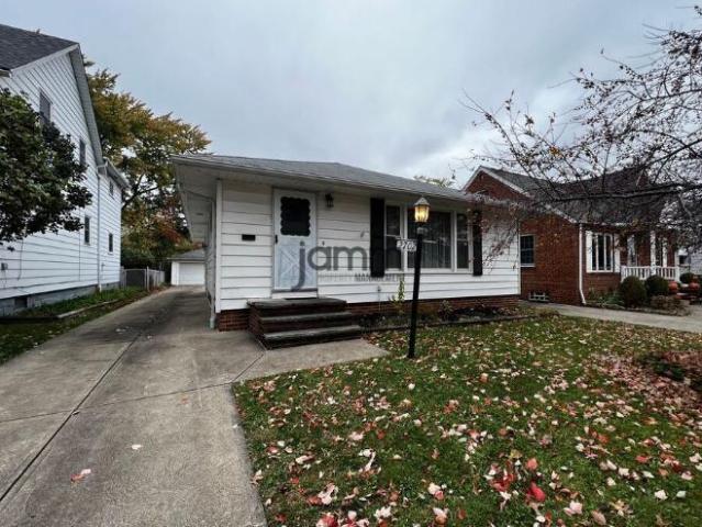 3 Br, 1 bath, Single Family 2702 Grovewood Avenue