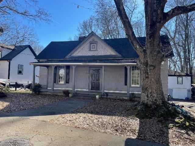 3 Br, 1 bath, Single Family 290 Henry St