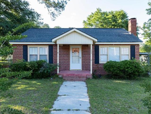 3 Br, 1 bath, Single Family 204 E 4th Street