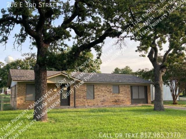 3 Br, 1 bath, Single Family 206 E 3rd Street