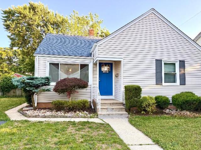 3 Br, 1 bath, Single Family 208 4th St