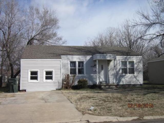 3 Br, 1 bath, Single Family 209 East Douglas Dr
