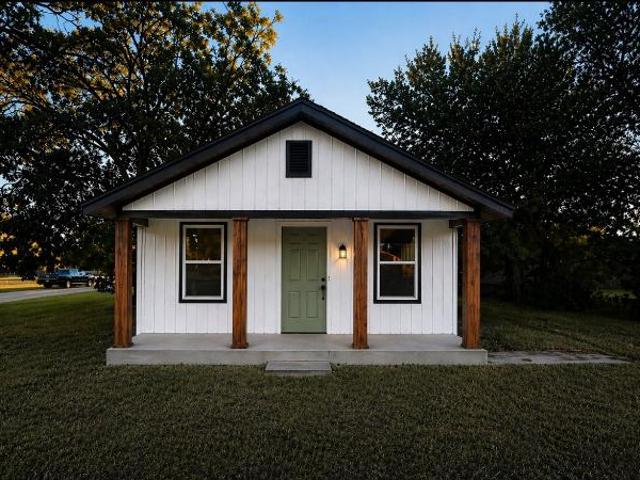 3 Br, 1 bath, Single Family 209 N Rangeline St