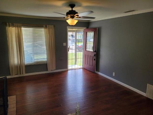 3 Br, 1 bath, Single Family 213 W Norwich Dr