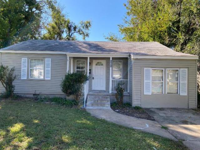 3 Br, 1 bath, Single Family 210 W Jacobs Dr