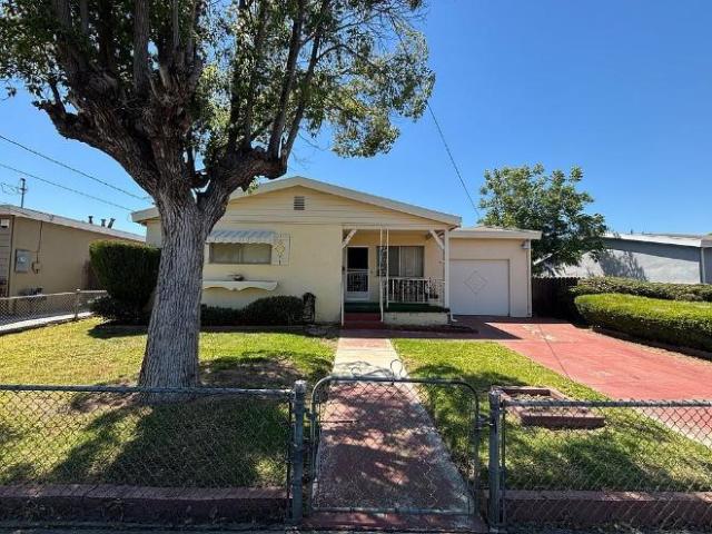 3 Br, 1 bath, Single Family 210 Benjamin Ave