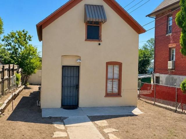 3 Br, 1 bath, Single Family 216 N Bradford Ave