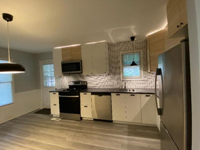 3 Br, 1 bath, Single Family 220 W Corbin St
