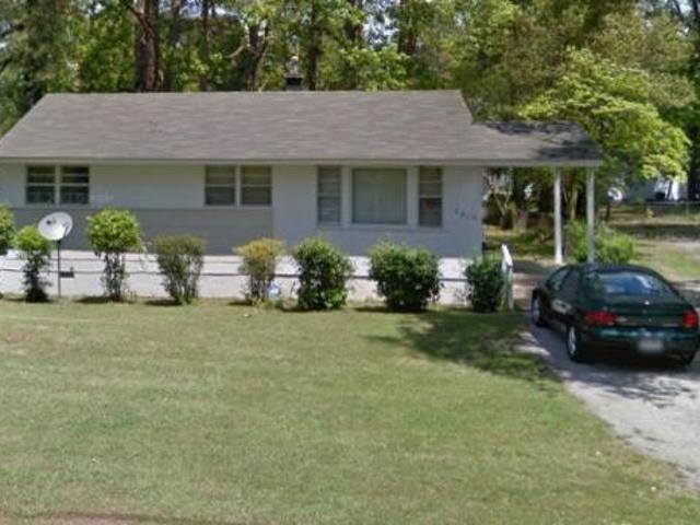 3 Br, 1 bath, Single Family 2215 Ivy Rd