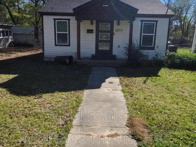 3 Br, 1 bath, Single Family 2217 West Kaufman Street