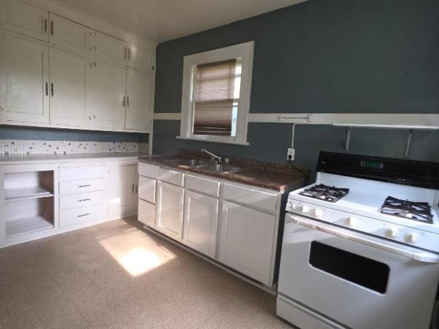 3 Br, 1 bath, Single Family 2230 N Sheridan Rd