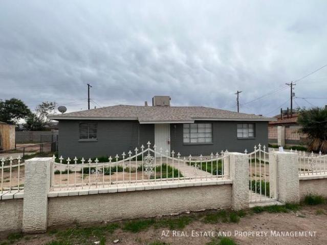 3 Br, 1 bath, Single Family 2233 E Wood St