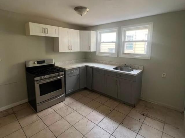 3 Br, 1 bath, Single Family 229 Alexander St