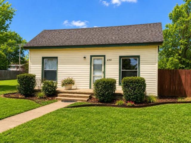 3 Br, 1 bath, Single Family 230 W Comanche St