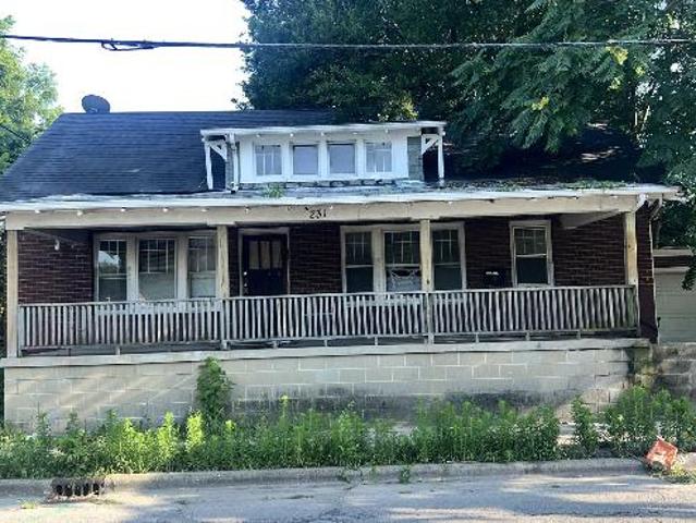 3 Br, 1 bath, Single Family 231 W Grand Ave
