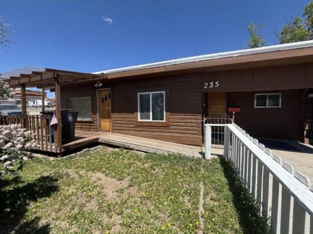 3 Br, 1 bath, Single Family 235 Curtis St