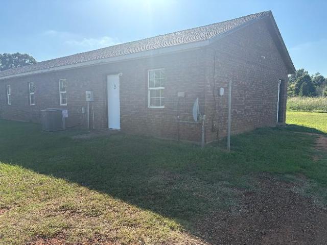 3 Br, 1 bath, Single Family 2369 N County Road 426