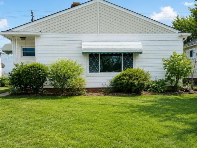 3 Br, 1 bath, Single Family 3415 Center Dr