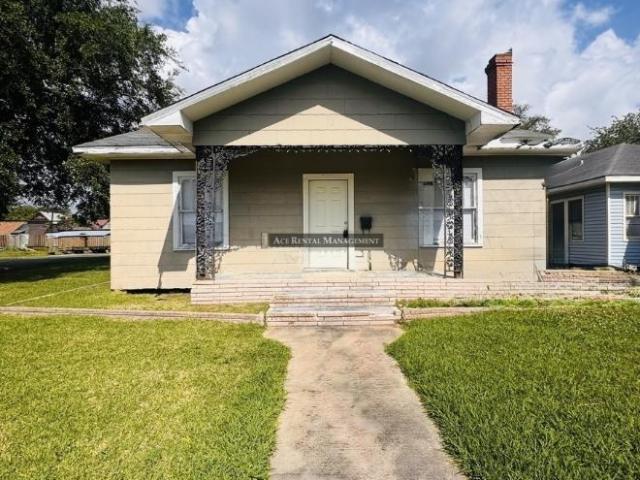 3 Br, 1 bath, Single Family 3501 5th St
