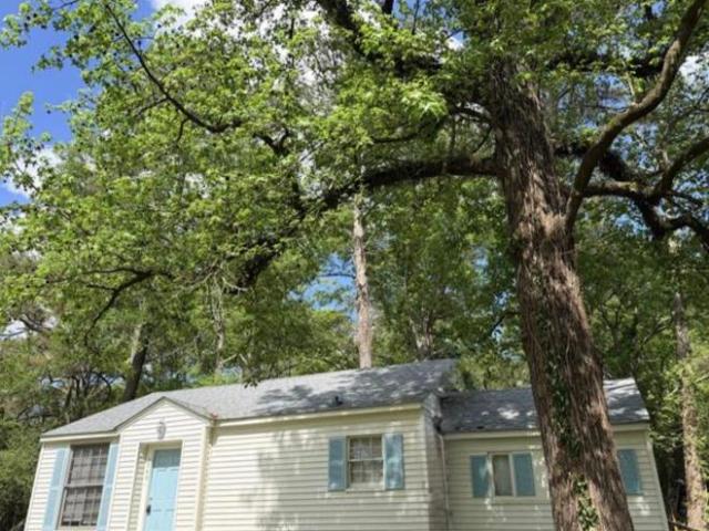3 Br, 1 bath, Single Family 3740 Hines Ave