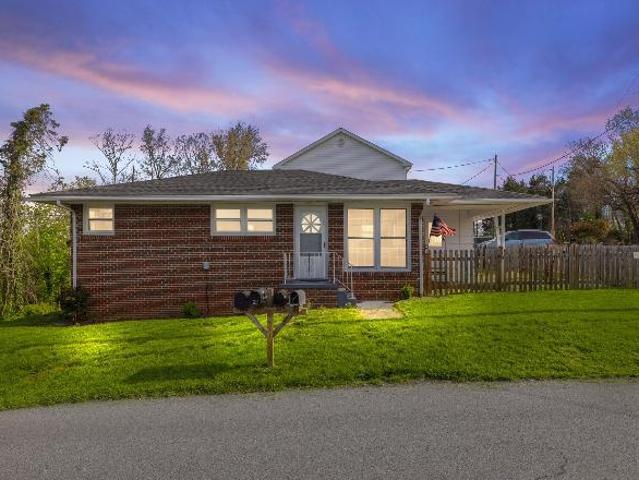 3 Br, 1 bath, Single Family 389 Thompson St