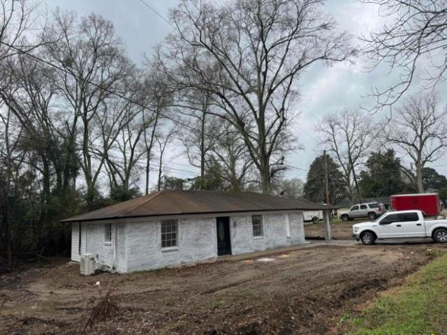3 Br, 1 bath, Single Family 303 Simon St