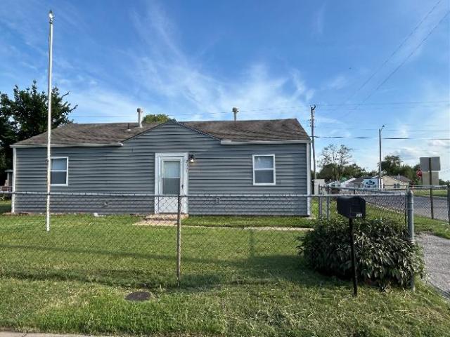3 Br, 1 bath, Single Family 3001 E Locust St