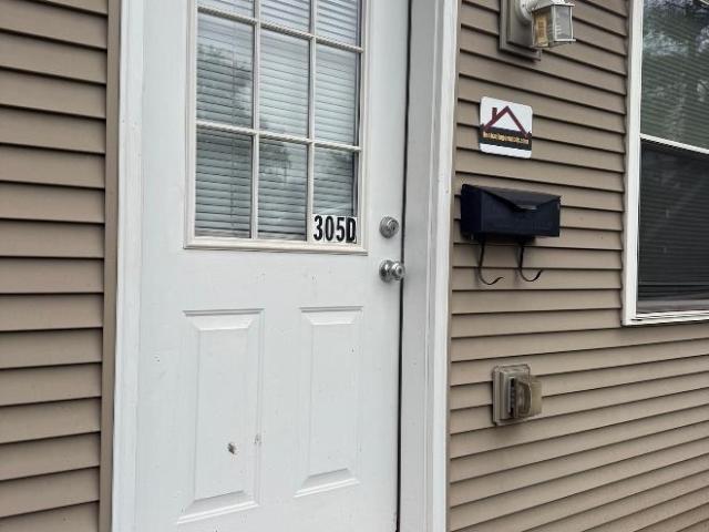 3 Br, 1 bath, Single Family 305 E 1st St