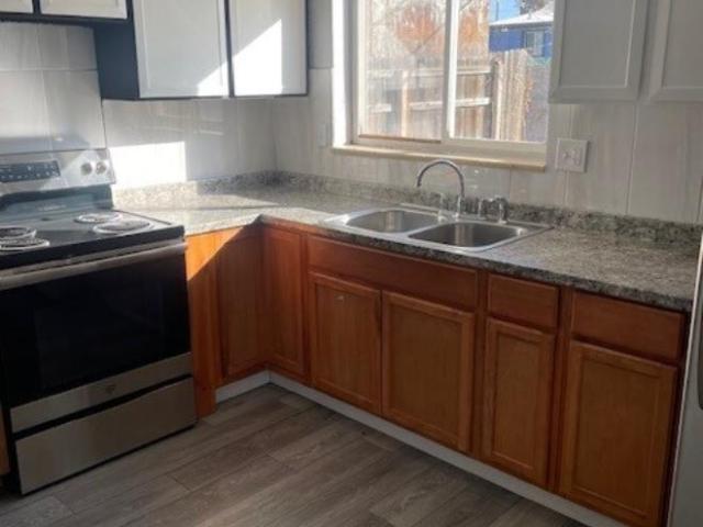 3 Br, 1 bath, Single Family 3138 W Dakota Ave