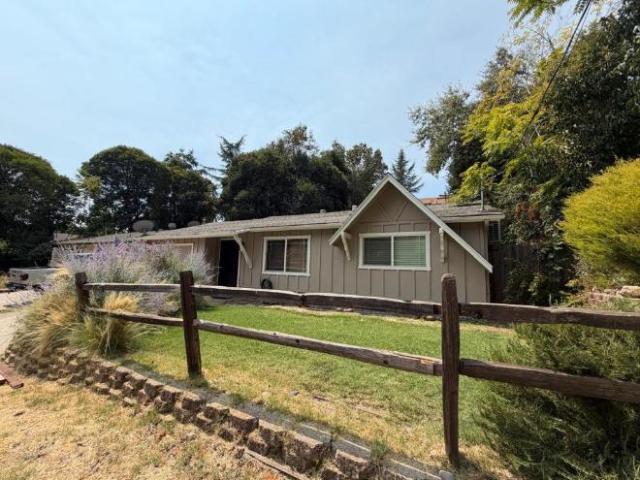 3 Br, 1 bath, Single Family 315 Chamberlain Dr