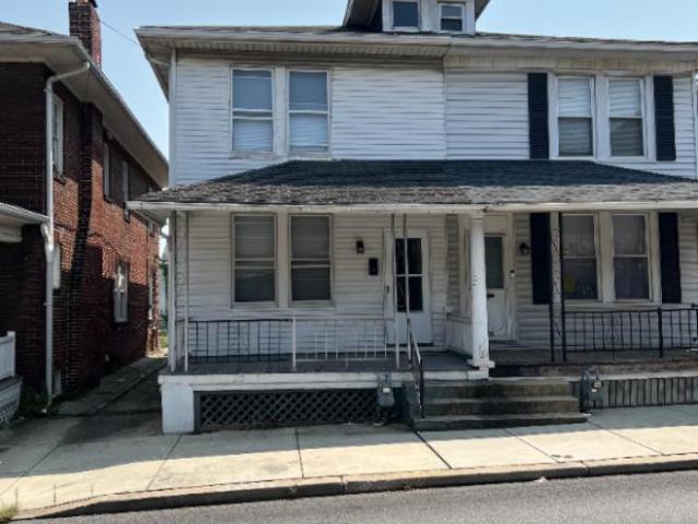 3 Br, 1 bath, Single Family 334 E College Ave