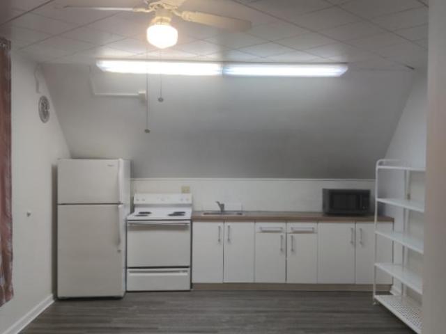 3 Br, 1 bath, Single Family 4409 5th Ave NE