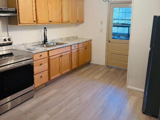 3 Br, 1 bath, Single Family 444 Lewis St