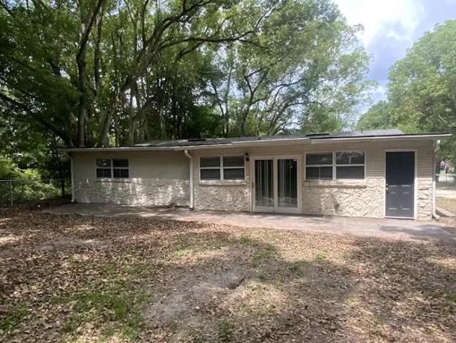 3 Br, 1 bath, Single Family 4463 Melvin Cir E