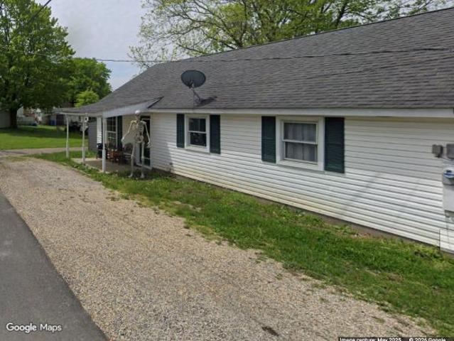 3 Br, 1 bath, Single Family 449 Center St Rear