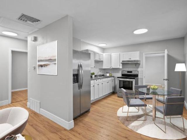 3 Br, 1 bath, Single Family 4570 1/2 W Center Ave