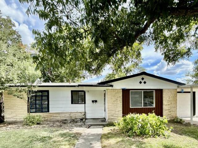 3 Br, 1 bath, Single Family 458 Basswood Dr