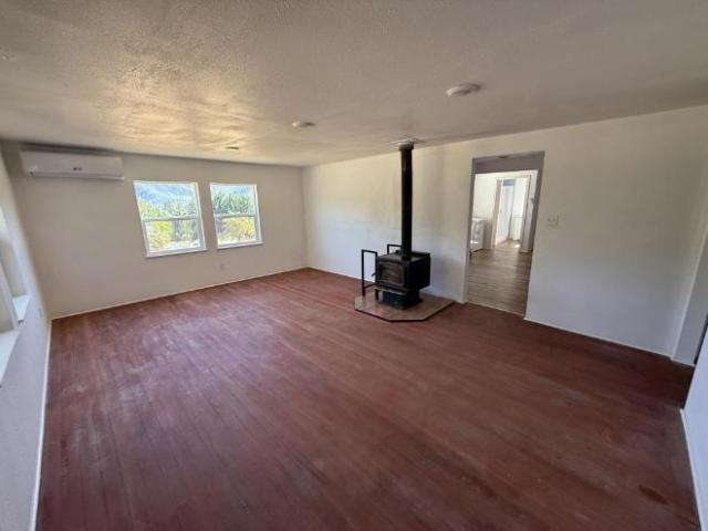 3 Br, 1 bath, Single Family 479 Robbins Ave