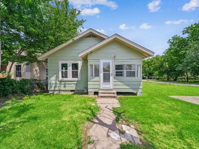 3 Br, 1 bath, Single Family 4847 S 32nd Ave