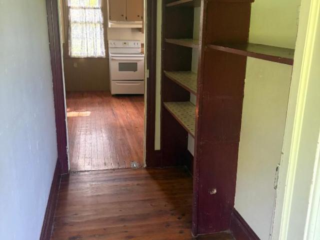 3 Br, 1 bath, Single Family 403 Old Ferry Rd