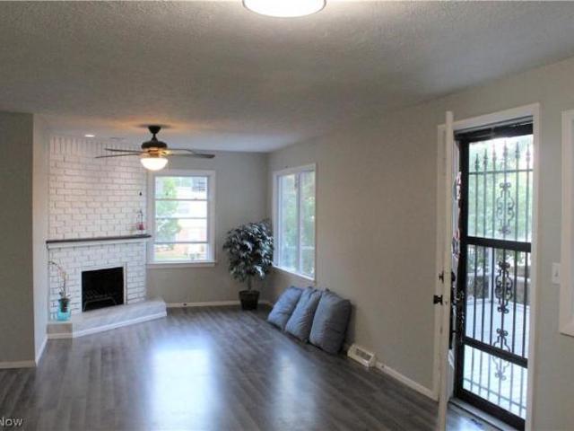 3 Br, 1 bath, Single Family 4134 Beckley Rd