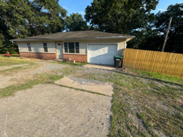 3 Br, 1 bath, Single Family 418 E 4th St
