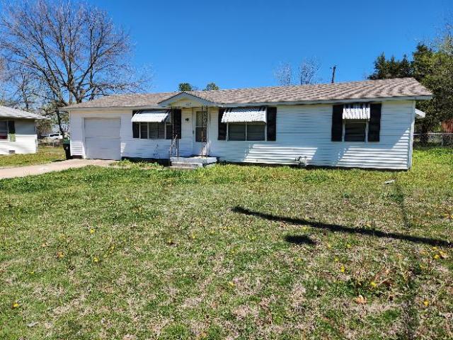 3 Br, 1 bath, Single Family 420 North Mayfair Way
