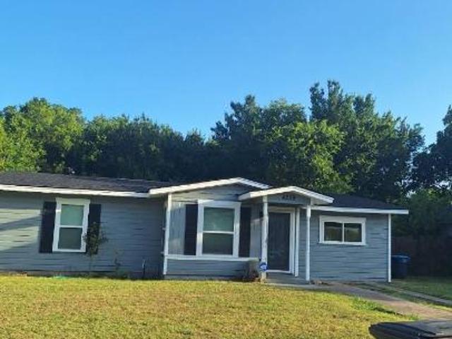 3 Br, 1 bath, Single Family 4236 Comanche St