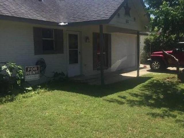 3 Br, 1 bath, Single Family 430 E Mally