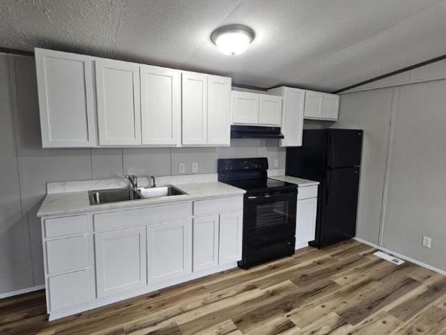 3 Br, 1 bath, Single Family 5610 Lesteele