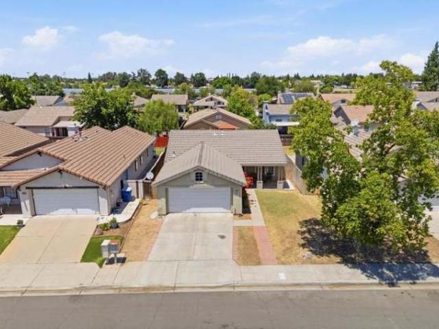 3 Br, 1 bath, Single Family 5642 W Donner Ave