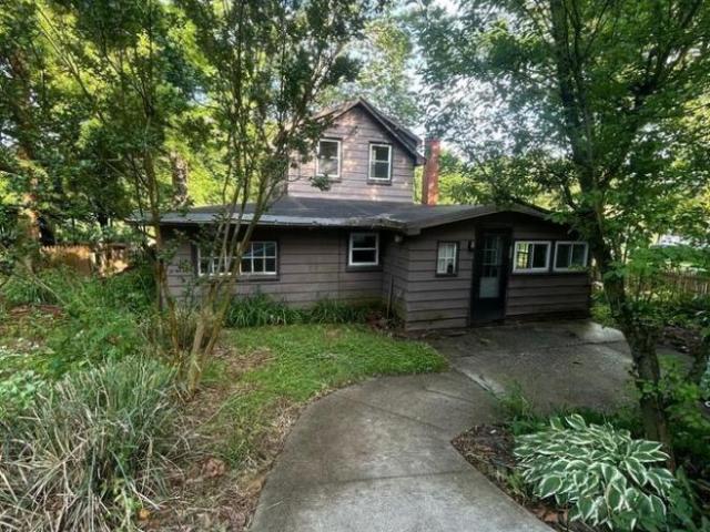 3 Br, 1 bath, Single Family 5683 Creekview Road