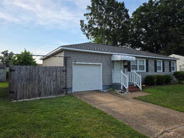 3 Br, 1 bath, Single Family 5014 Hazelwood Rd